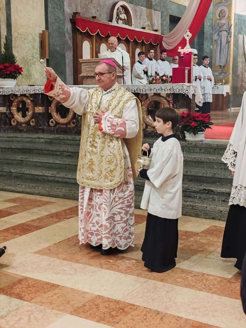 Clusane: la consacrazione dell'altare - La Voce del Popolo