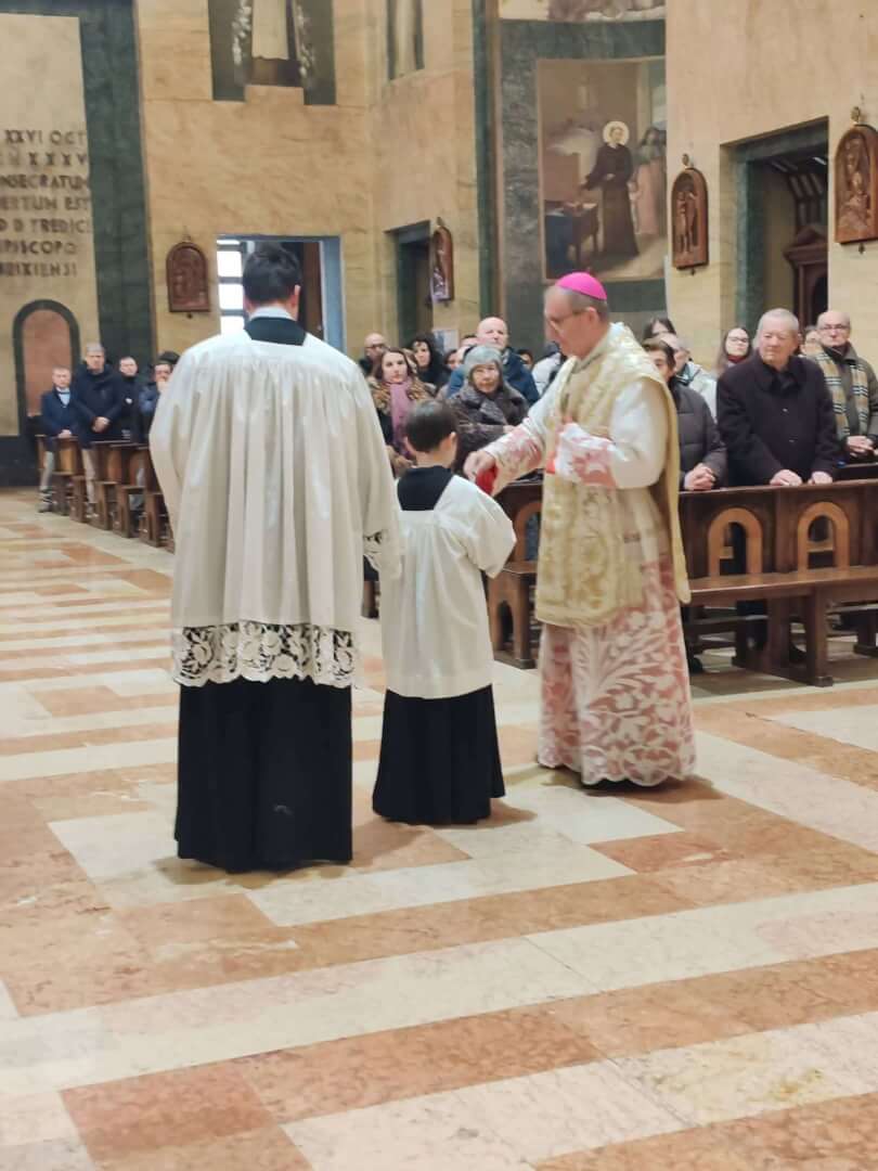 Clusane: la consacrazione dell'altare - La Voce del Popolo