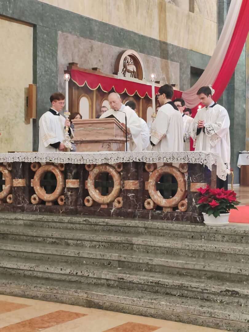 Clusane: la consacrazione dell'altare - La Voce del Popolo